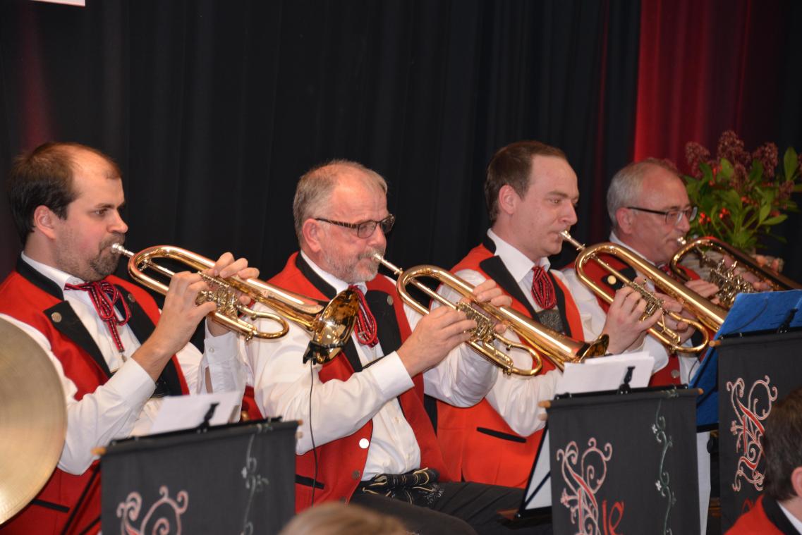 Volle Hütte in Nidrum für die Eifeler Musikanten - GrenzEcho