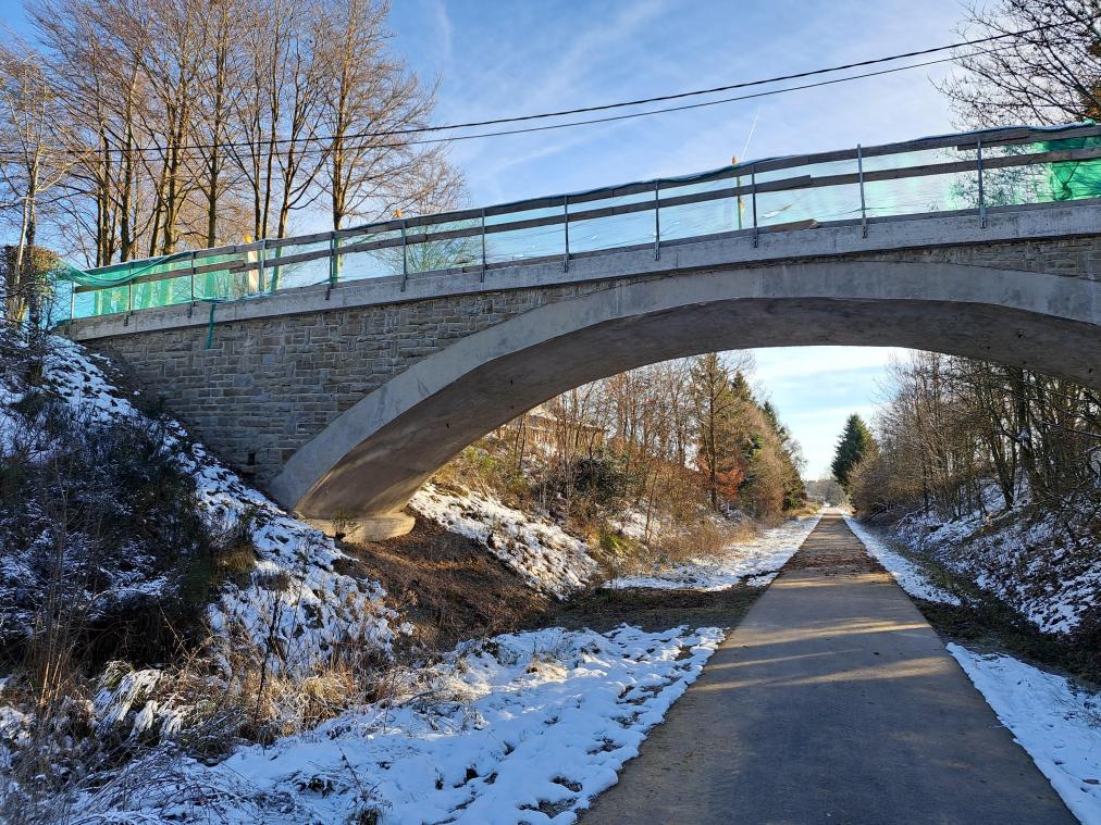 Ein neues Geländer für die Ravel-Brücke in Honsfeld - GrenzEcho